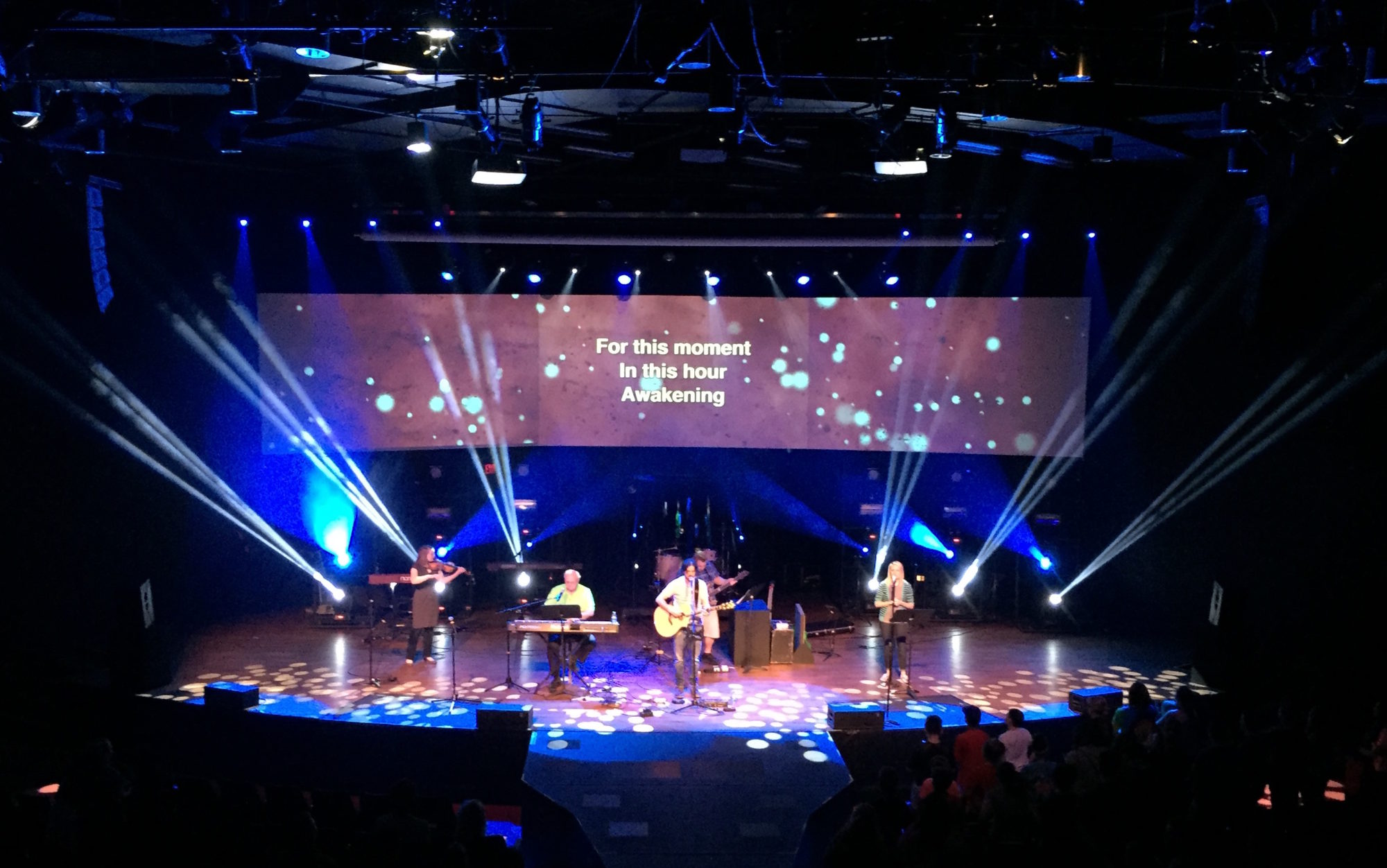 7 Creative Ways to Use Projection In Your Church Service
