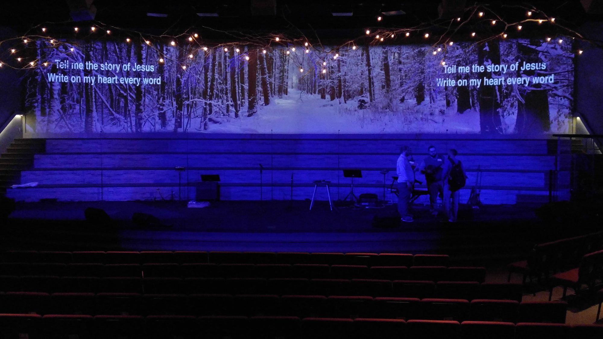 7 Creative Ways to Use Projection In Your Church Service